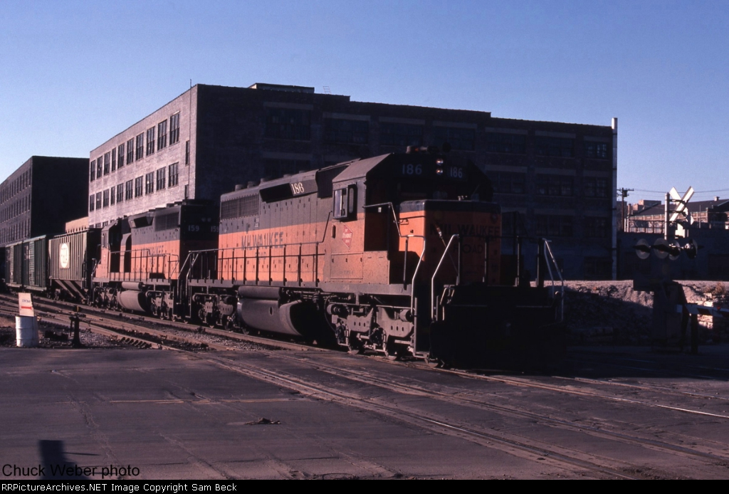 MILW 186 and 159 on #202